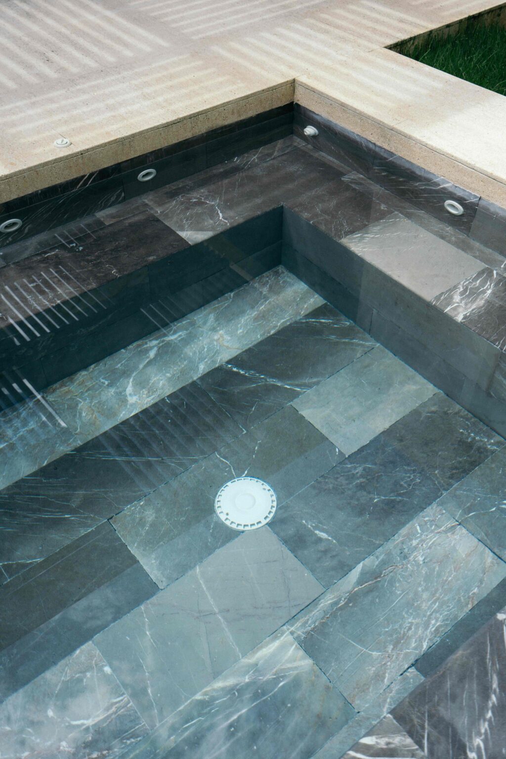 MATERIAL Y ACABADOS PARA ALBERCAS MODERNAS – MIDO