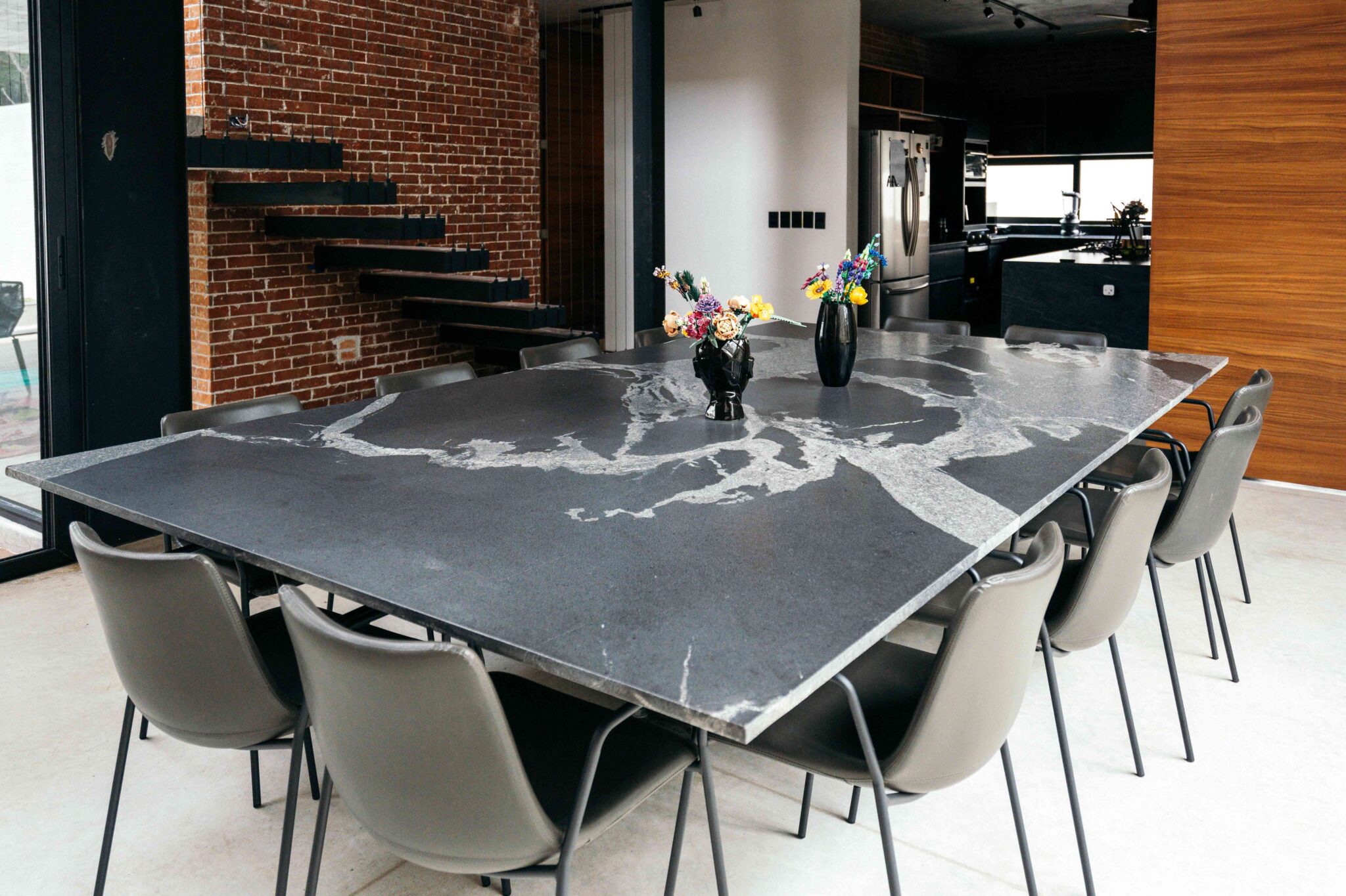 GRANITOS OSCUROS PARA MESA DE COMEDOR – MIDO, MÁRMOL Y GRANITO